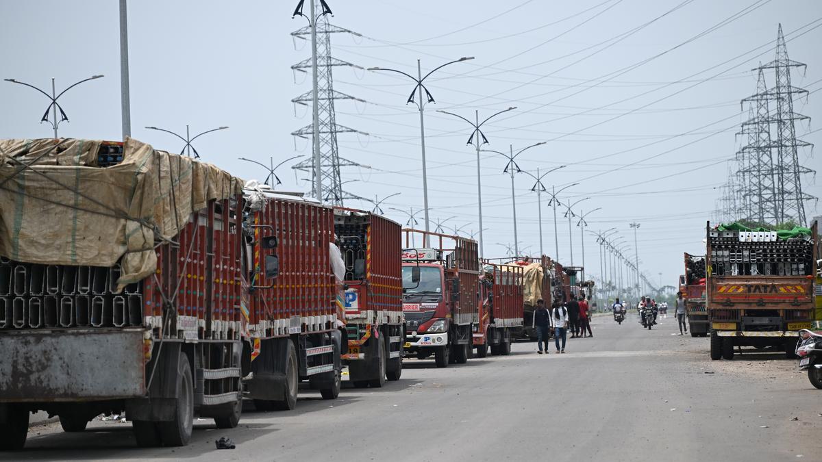 Lorry owners in Andhra Pradesh urge government to appoint ombudsman for ...