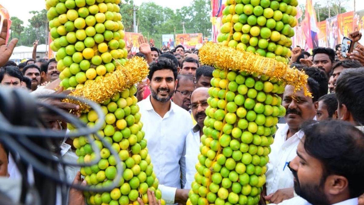 Lokesh promises fair deal to handloom weavers if TDP wins 2024 elections - The Hindu