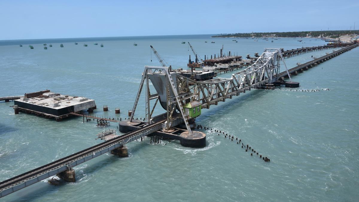 Watch | India’s first vertical lift railway bridge at Pamban - The Hindu