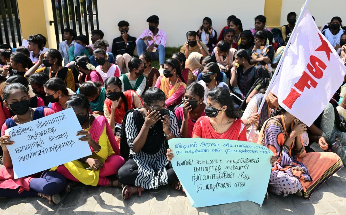 Kamaraj College students along with SFI protest for 2nd day condemning ...