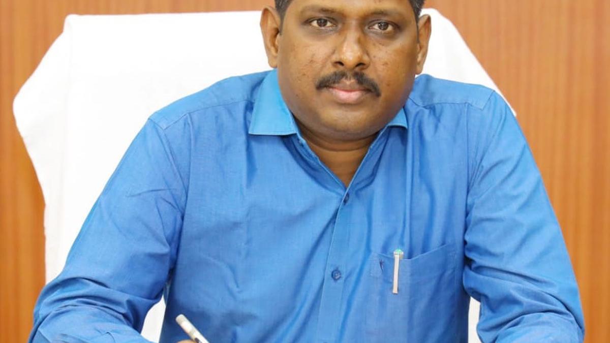 New Tiruppur Collector assumes charge - The Hindu