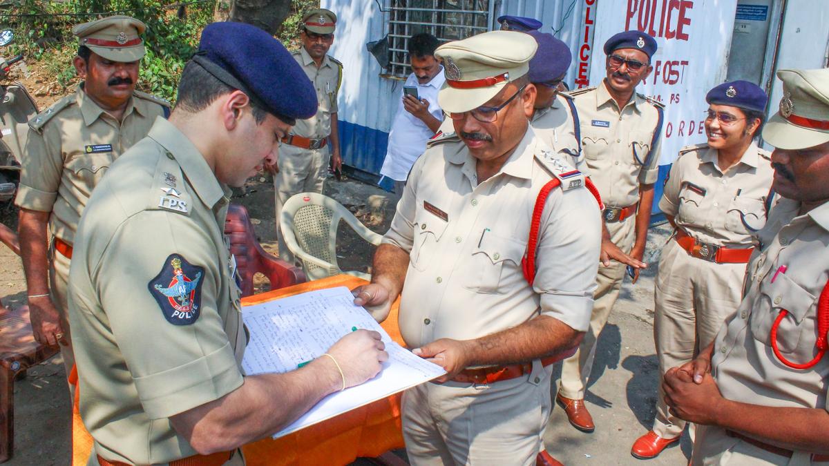 Tirupati police inspect inter-state check posts ahead of elections ...