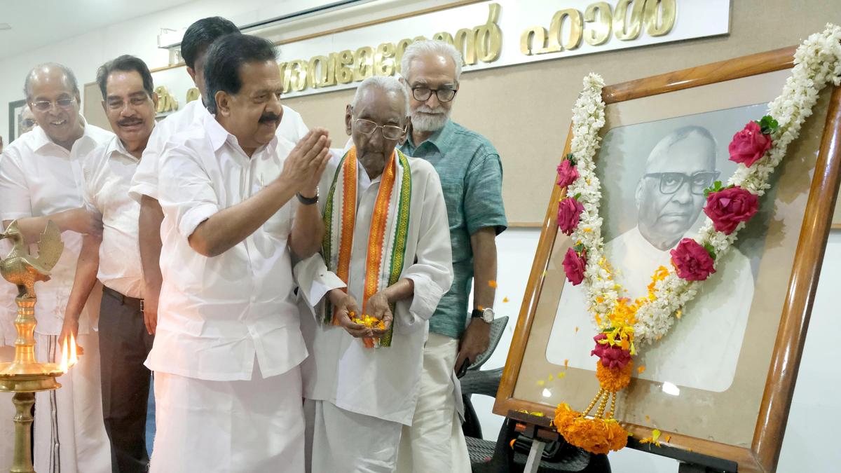 ‘Kesava Menon never compromised on Gandhian non-violence’ - The Hindu