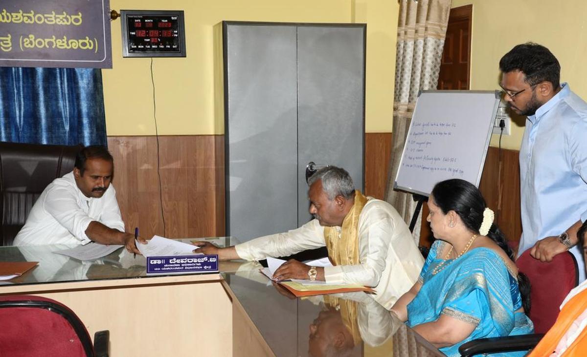 Karnataka elections | 221 candidates, including Ministers, file ...