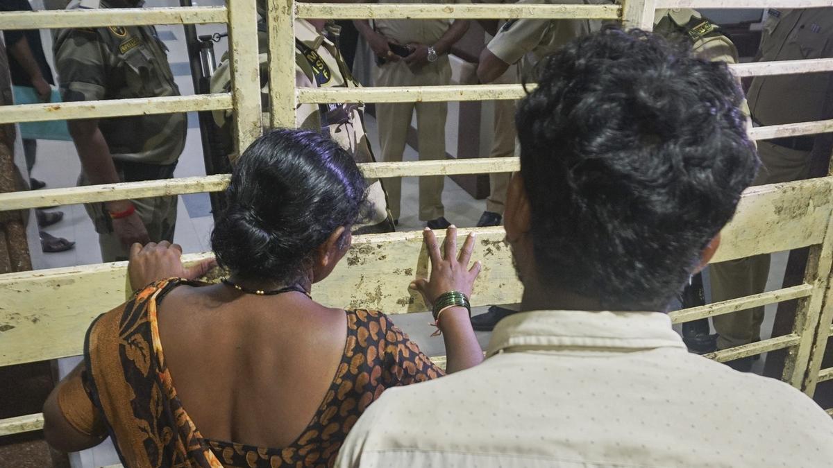 Badlapur encounter: Bombay High Court says probe into death of sexual ...