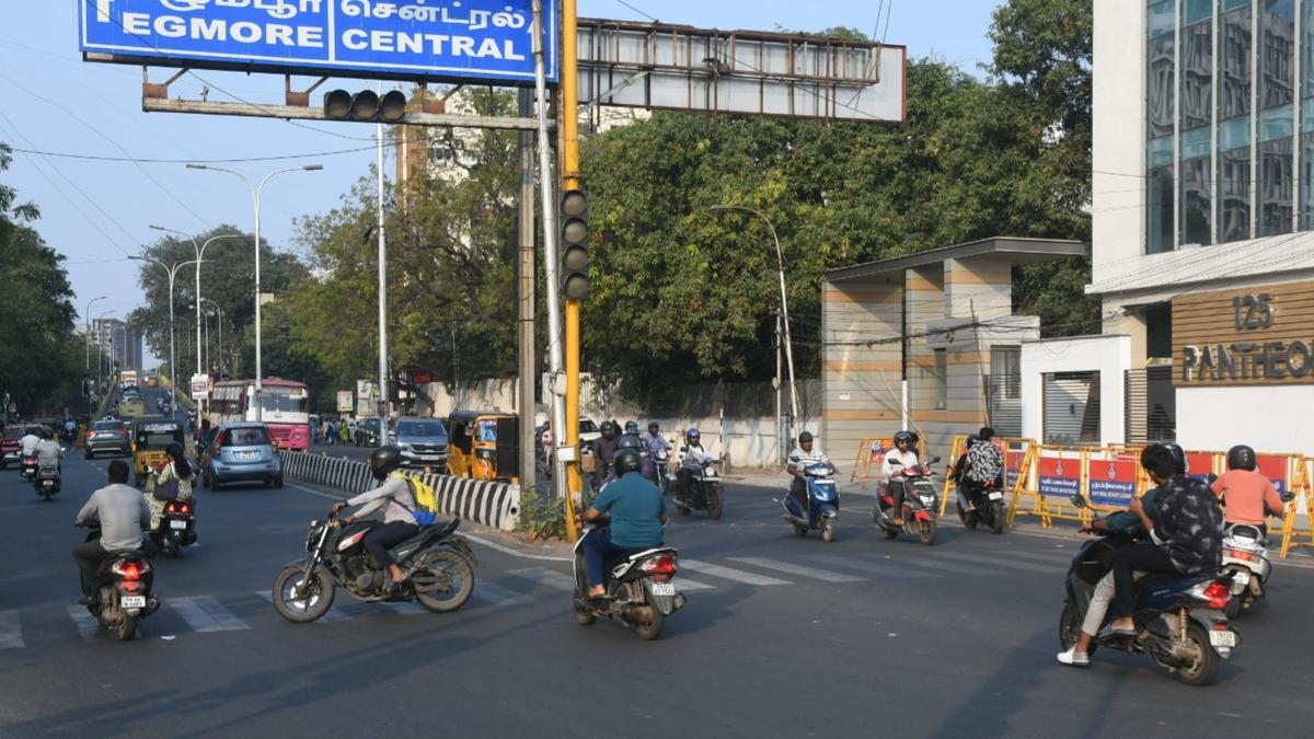 Passing through Pantheon Road signal in Chennai in the evenings is a ...