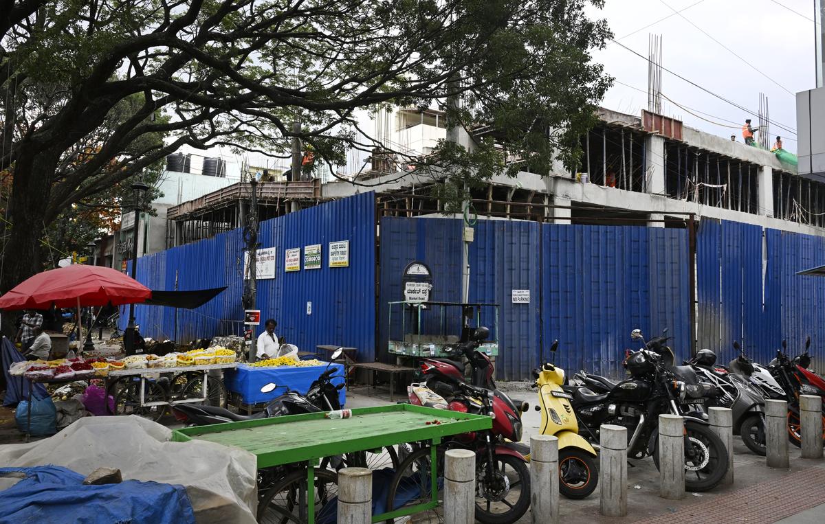 Vehicles adding to traffic chaos on narrow Gandhi Bazaar Main Road ...