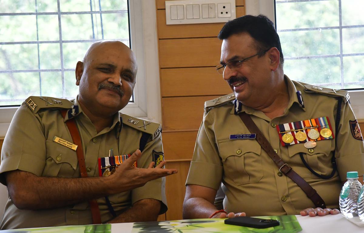 Alok Mohan takes over as in-charge Karnataka DG&IGP from Praveen Sood ...