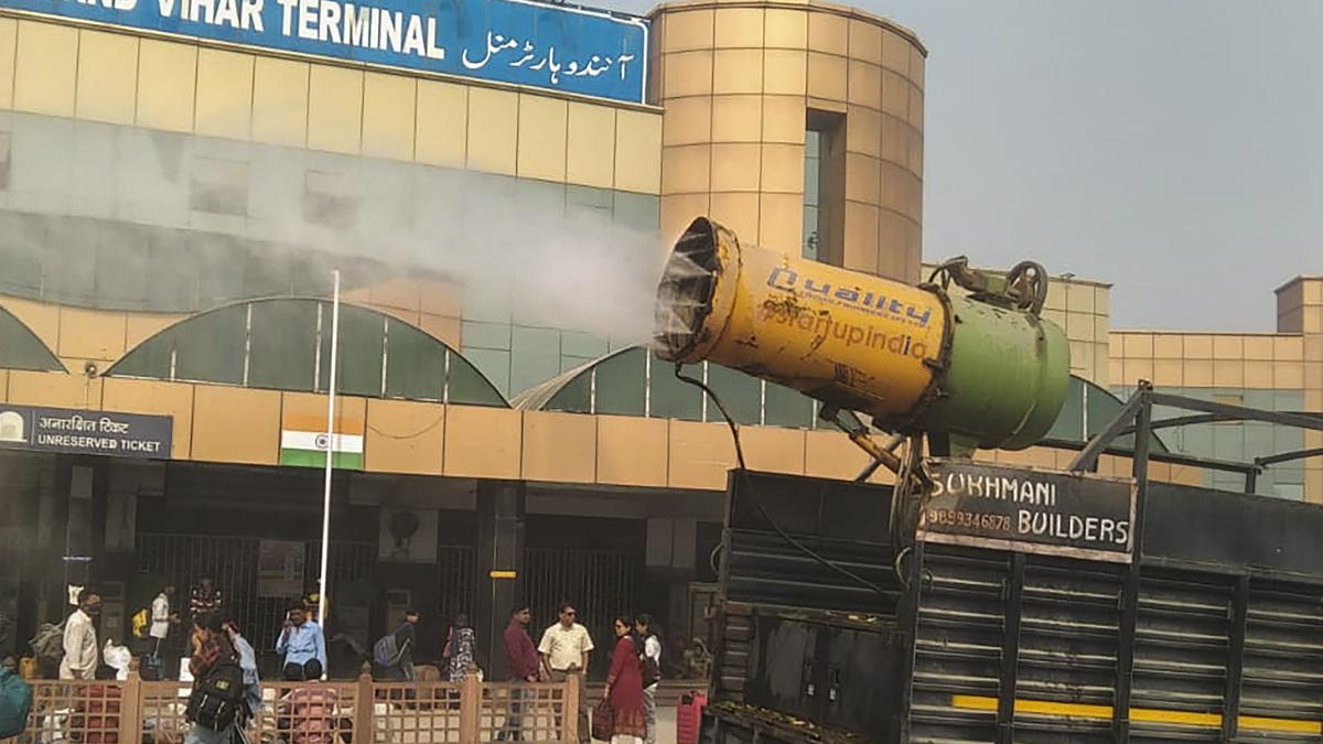 Construction ban: Delhi CM announces financial aid of ₹5,000 for 10,000 ...