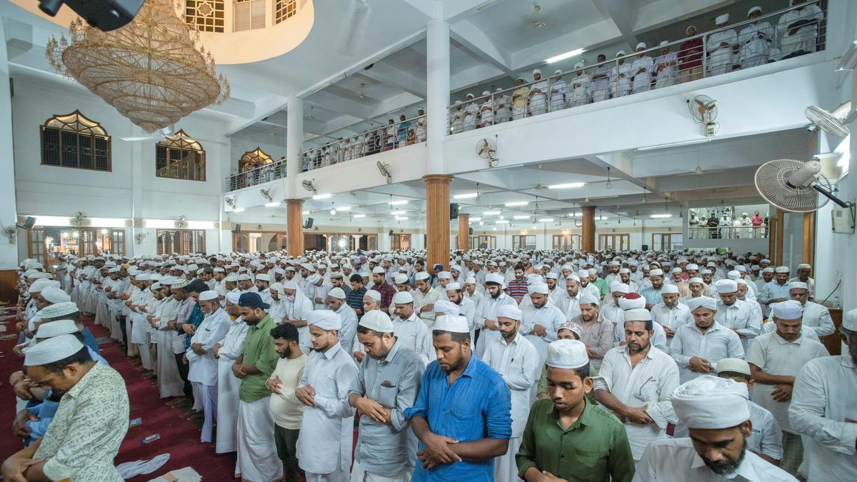 Massive turnout for Madin prayer meet - The Hindu