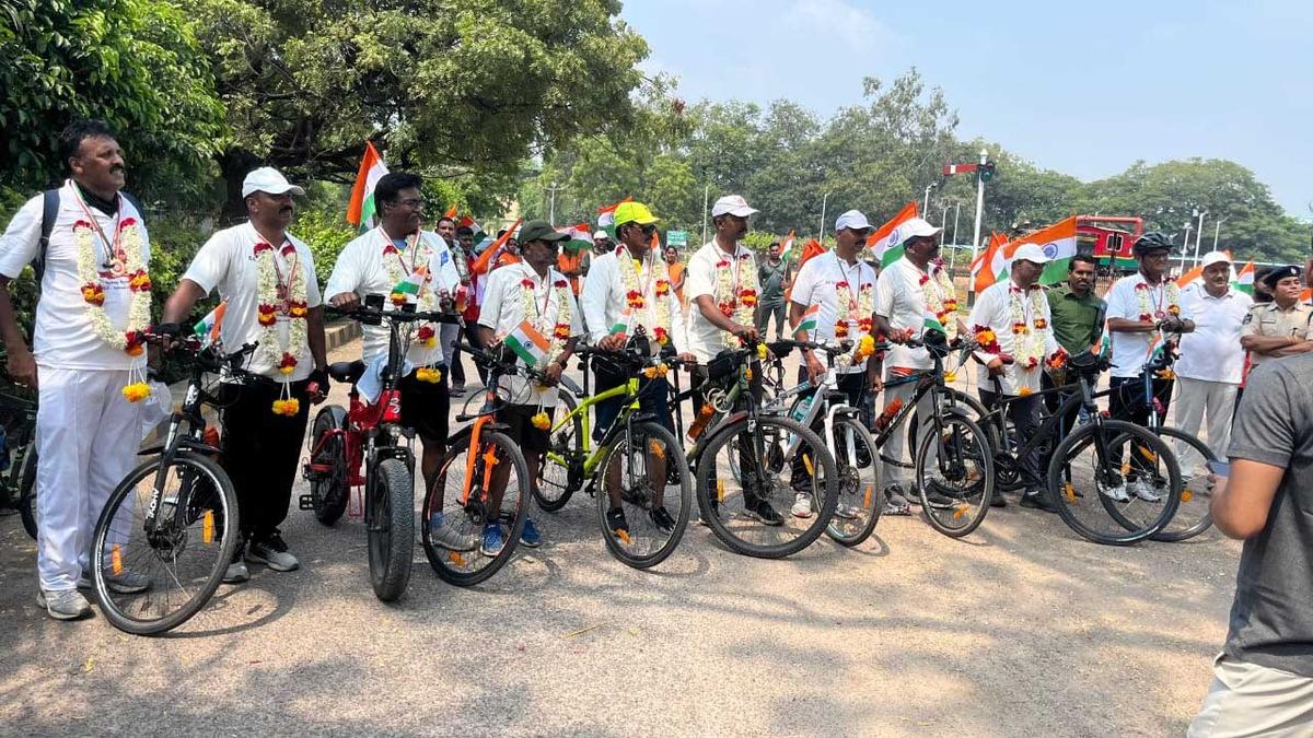 360 km Cyclothon by RPF personnel marks Police Commemoration Day - The ...