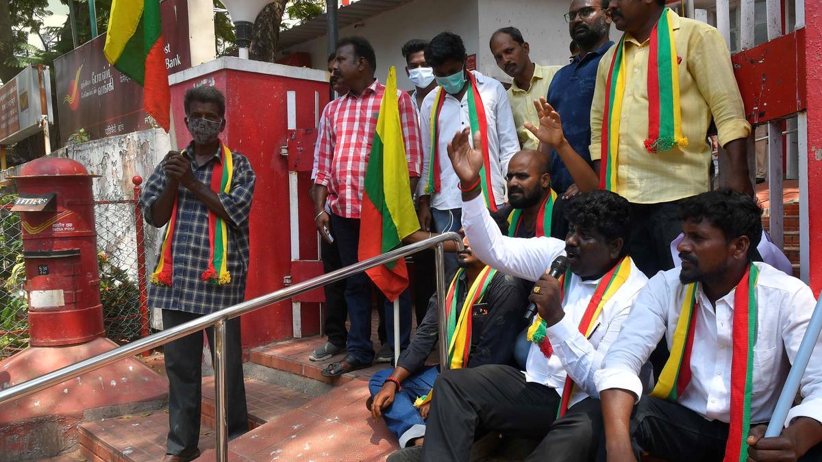 Tamizhaga Vazhvurimai Katchi protests against construction of dams at ...