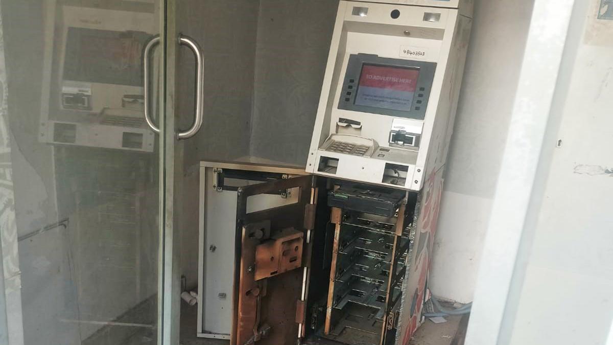 Robbery at four ATMs in Tiruvannamalai; ₹72.50 lakh looted - The Hindu
