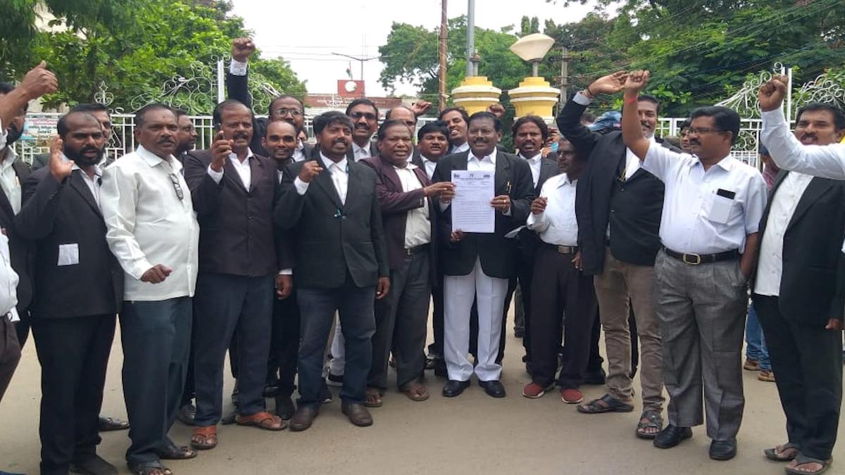 Andhra Pradesh: Bar association demands shifting of High Court to ...