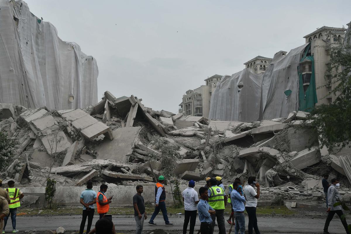 Noida’s Supertech twin towers turned into rubble - The Hindu