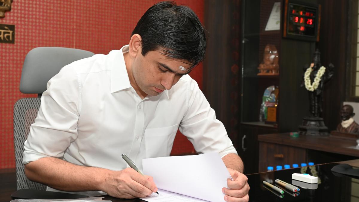 Sumit Kumar takes charge as Chittoor Collector - The Hindu