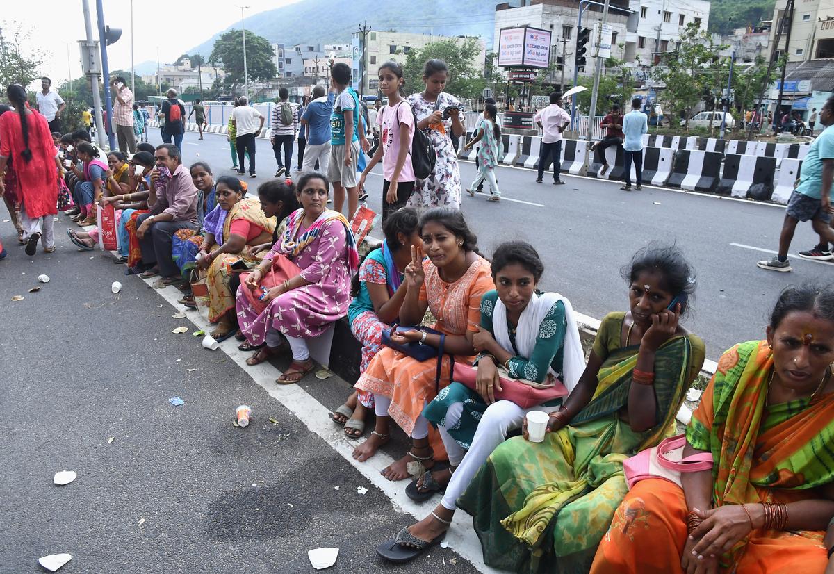 ‘Giri Pradakshina’ draws a sea of devotees to Visakhapatnam - The Hindu