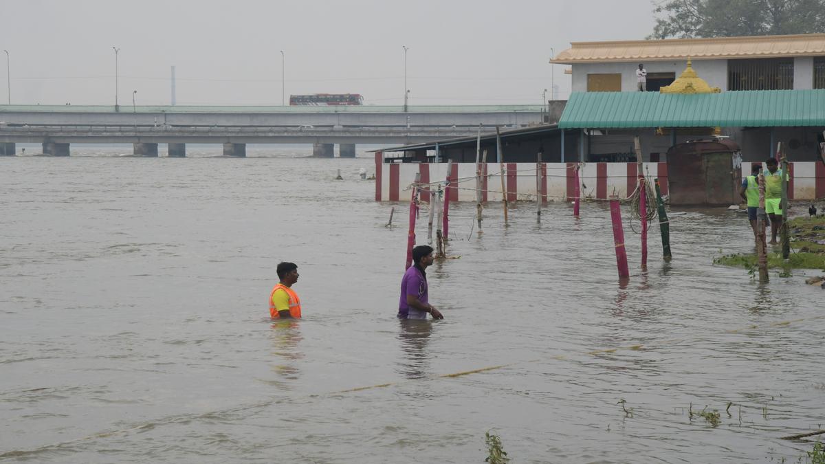 Discharge of surplus water from Bhavanisagar reservoir in Erode ...
