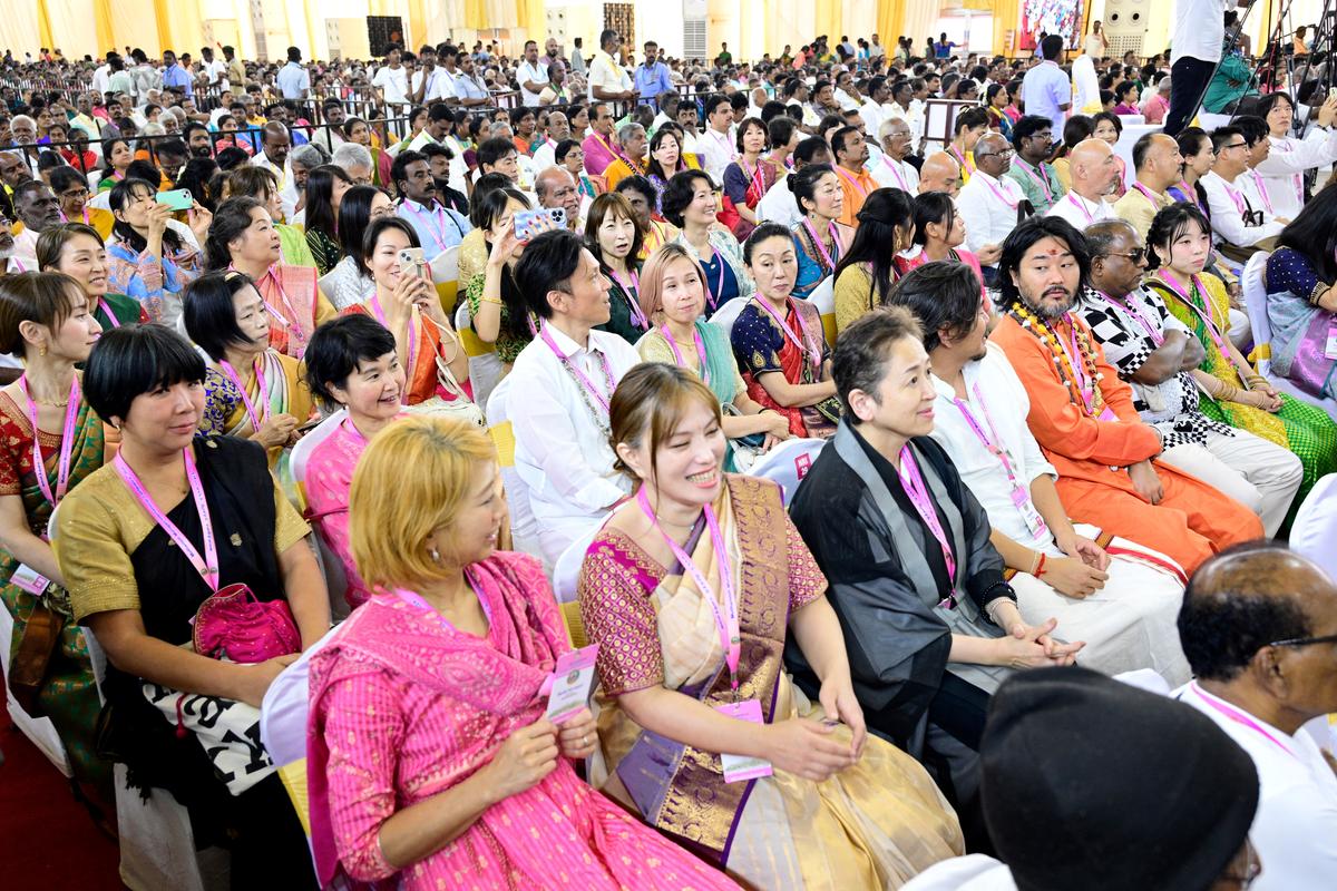 Indian diaspora, foreigners add colour to Palani Muthamizh Murugan ...