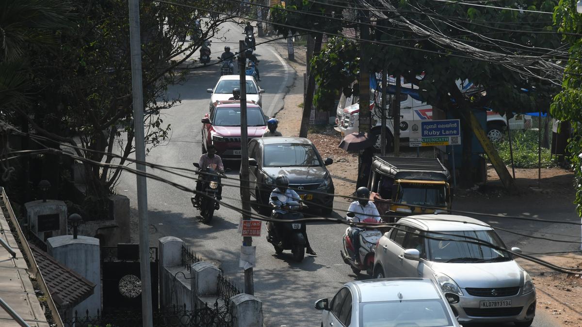 Landowners seek clarity on alignment of Thammanam-Pullepady Road ...