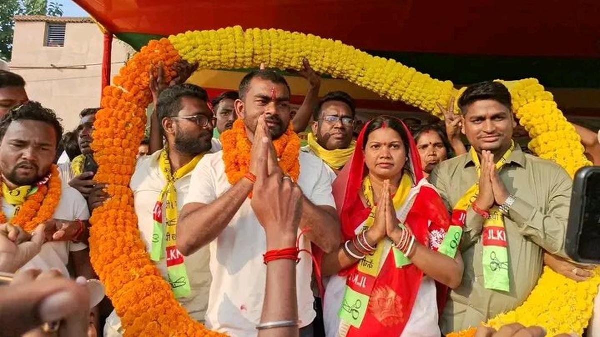 TH13 AMIT BHELARI Jairam Tiger Mahto stands in the way in tough battle ...