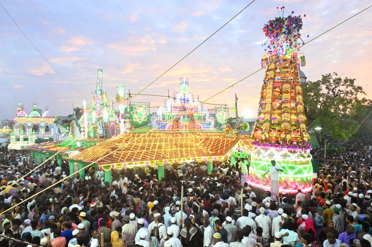 ’Santhanakoodu’ festival draws huge turnout of devotees at Yerwadi ...