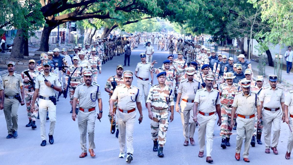 Route march taken out in Ballari and Koppal - The Hindu