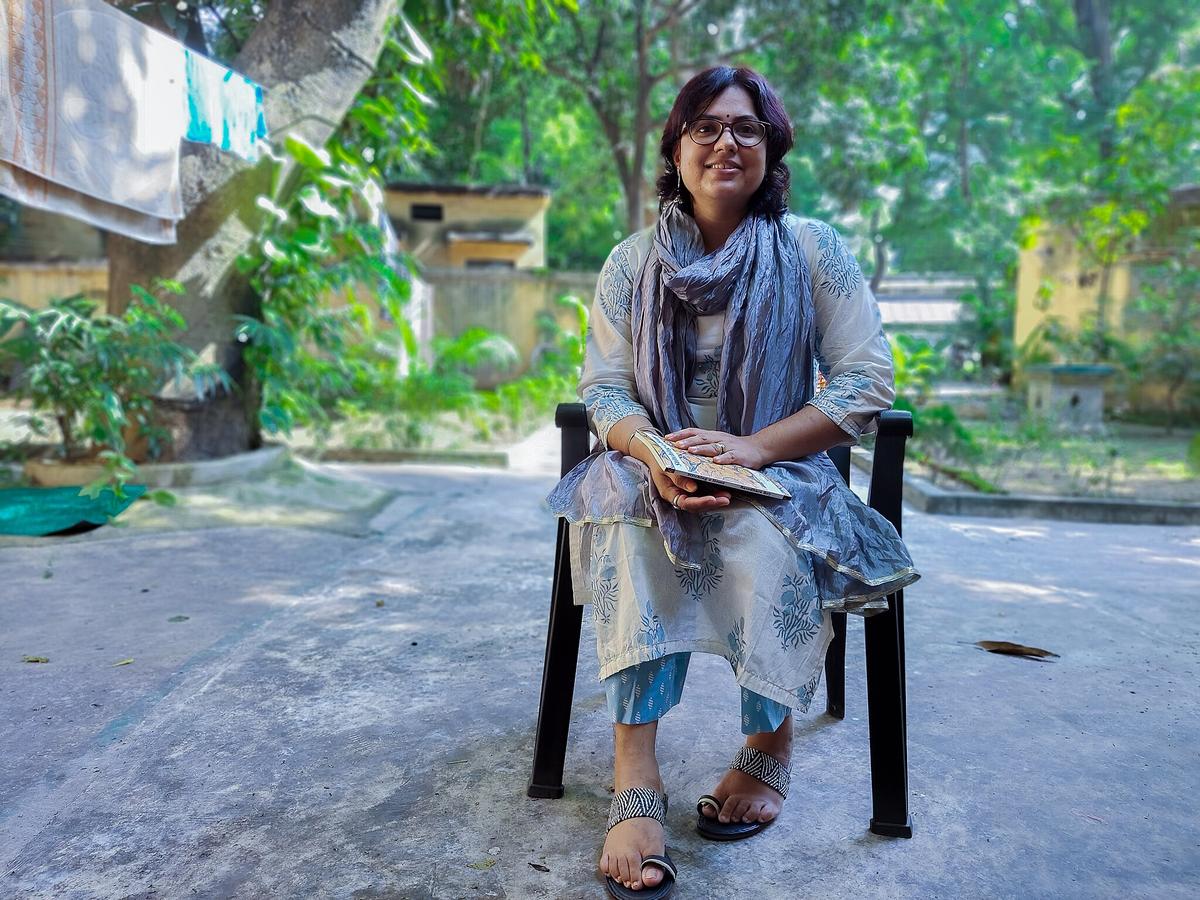 Verse therapy | Review of ‘A Blur of a Woman’ by Basudhara Roy - The Hindu