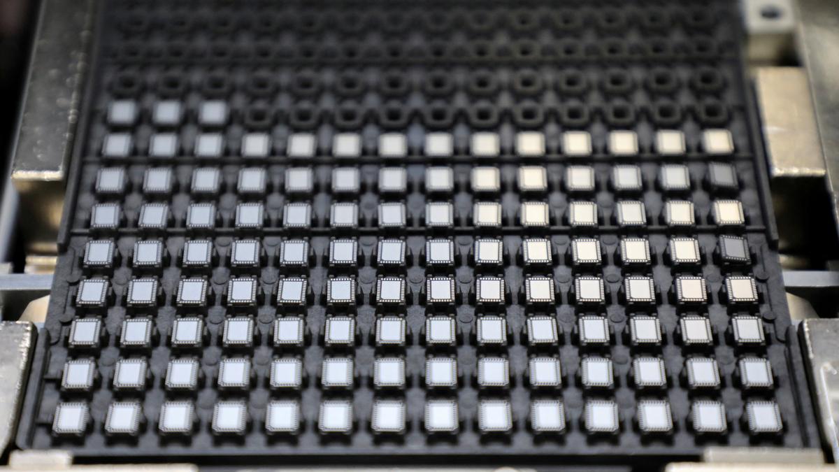 RPT-UPDATE 1-Semiconductor group ASMI sees higher revenue in second ...