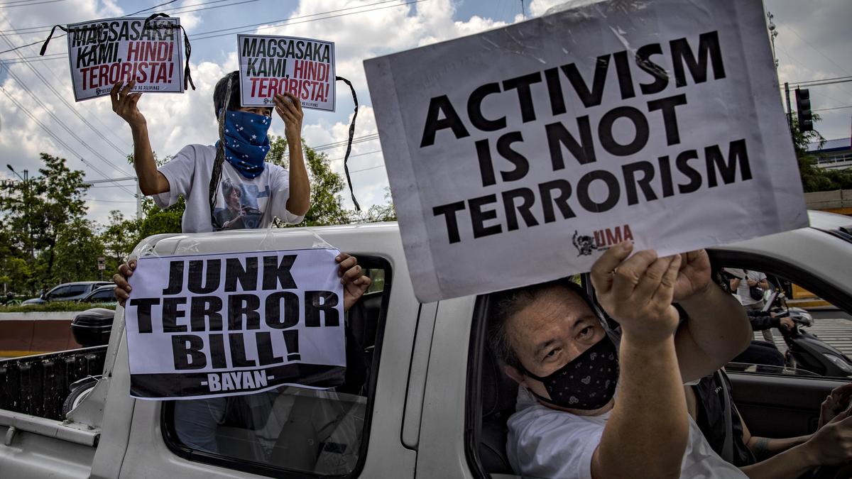 Review of Maria Ressa’s How to Stand up to a Dictator: Beware the bot ...