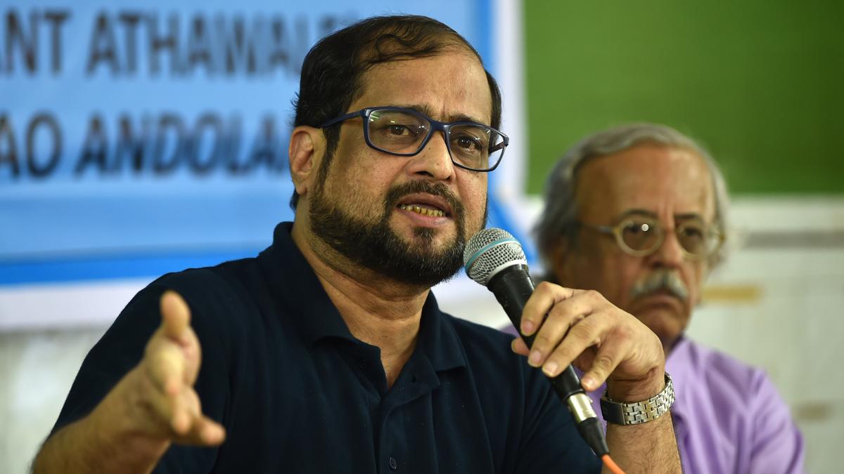 Second FIR filed against journalist Nikhil Wagle for violating police notice - The Hindu