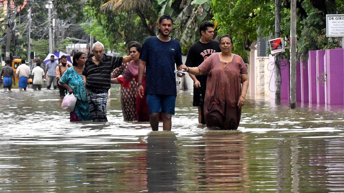 Heavy rains pound Kerala capital inundating low-lying areas - The Hindu