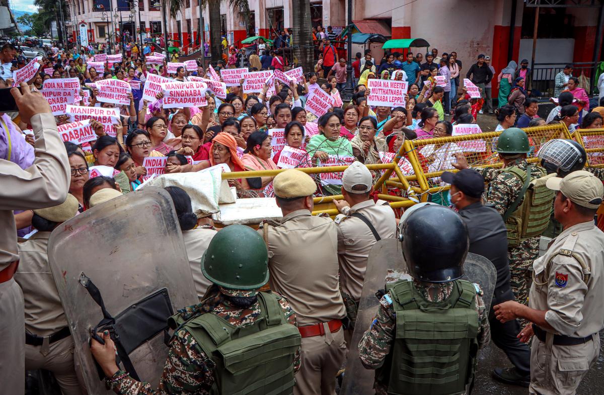 Clash erupts after march to Manipur Raj Bhavan foiled - The Hindu