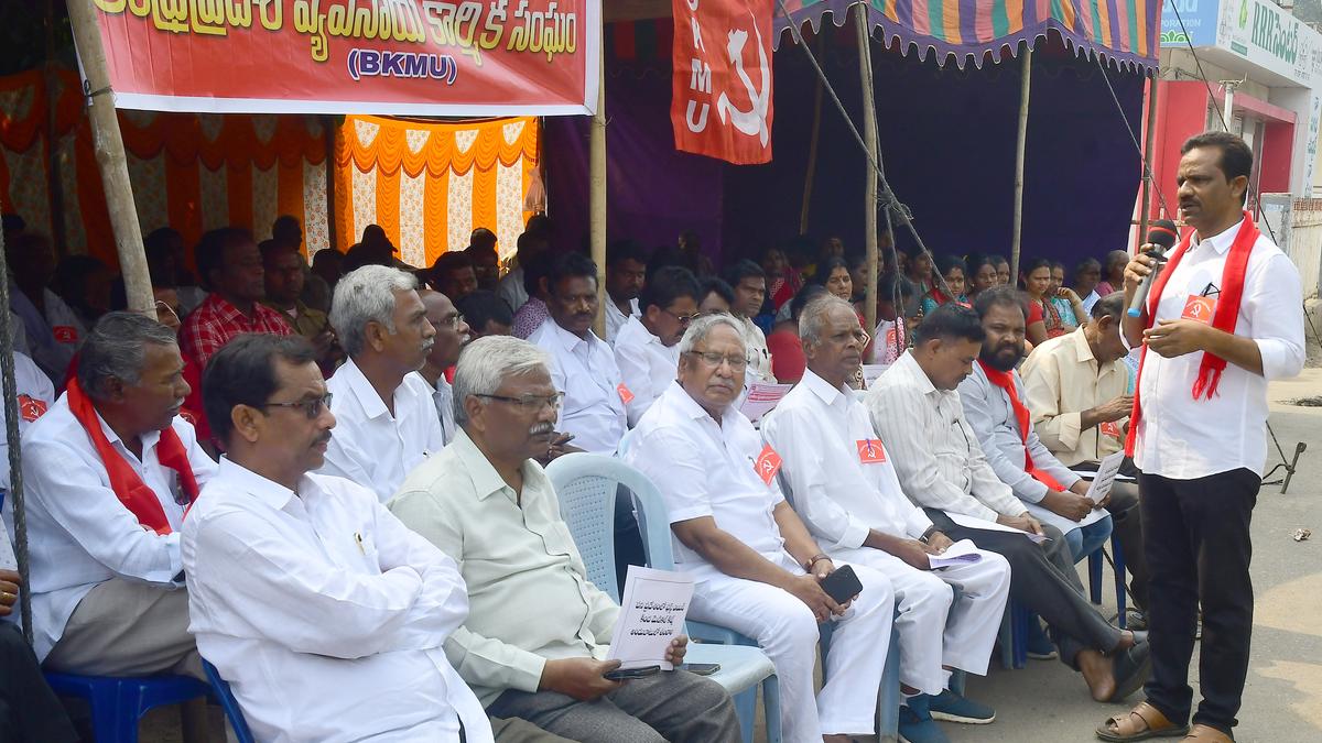 Agriculture workers demand work under MNREGS - The Hindu