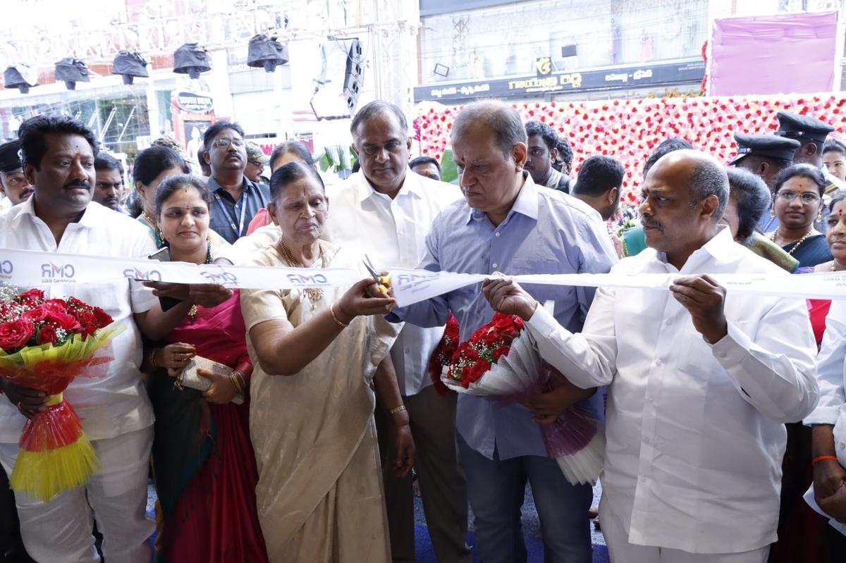 CMR: A four-decade legacy in the retail realm of textiles - The Hindu