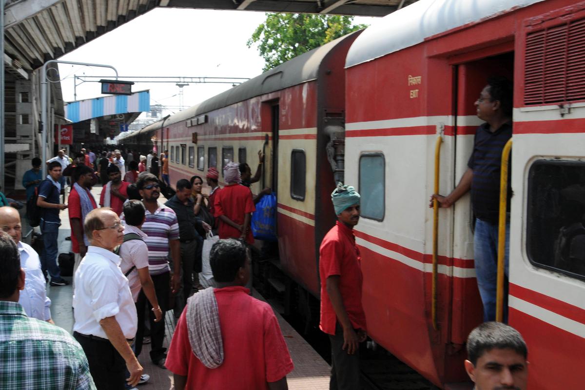Food on Rajdhani, Shatabdi, Duronto trains to cost more - The Hindu
