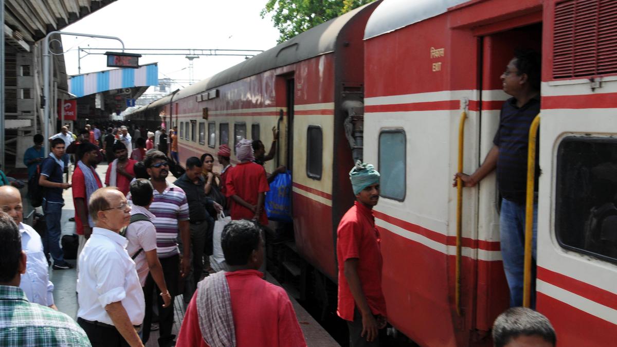 Food on Rajdhani, Shatabdi, Duronto trains to cost more - The Hindu