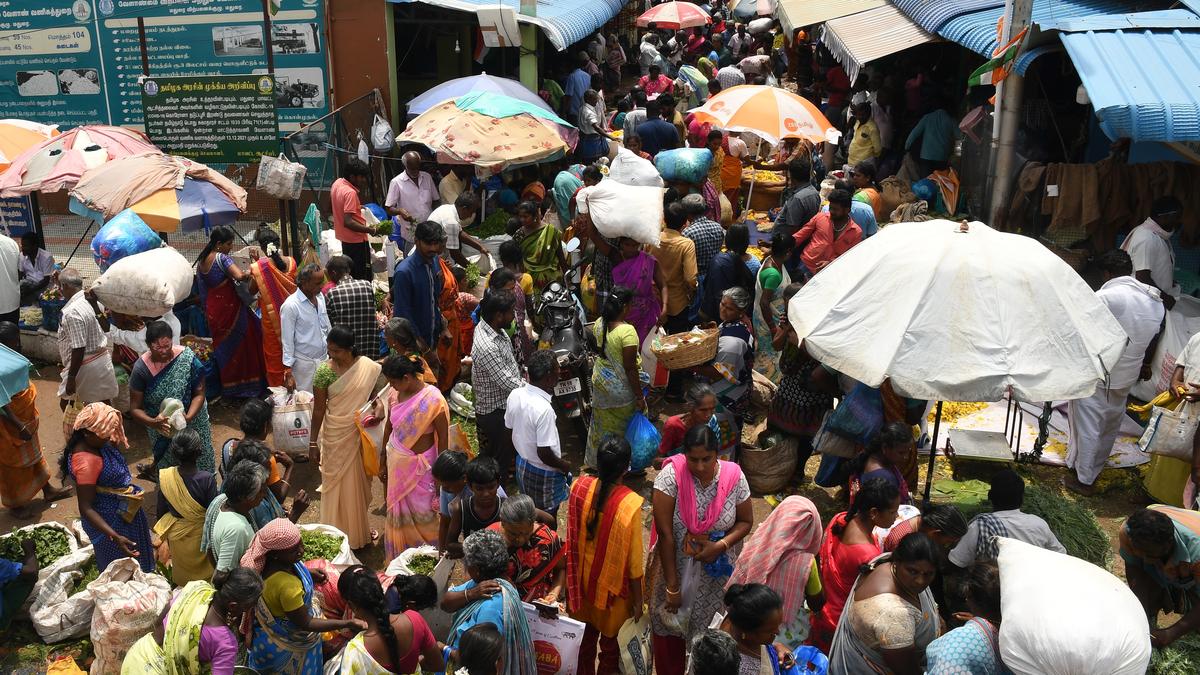 Crowds throng markets on the eve of Ayudha Puja - The Hindu