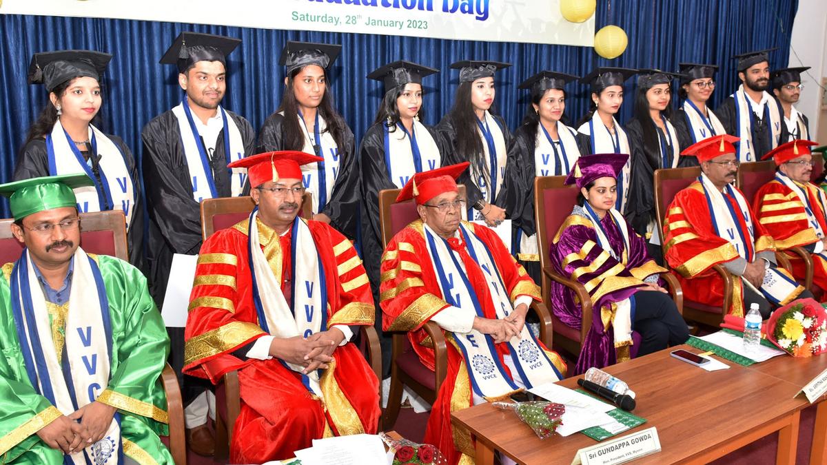 VVCE graduation day held - The Hindu