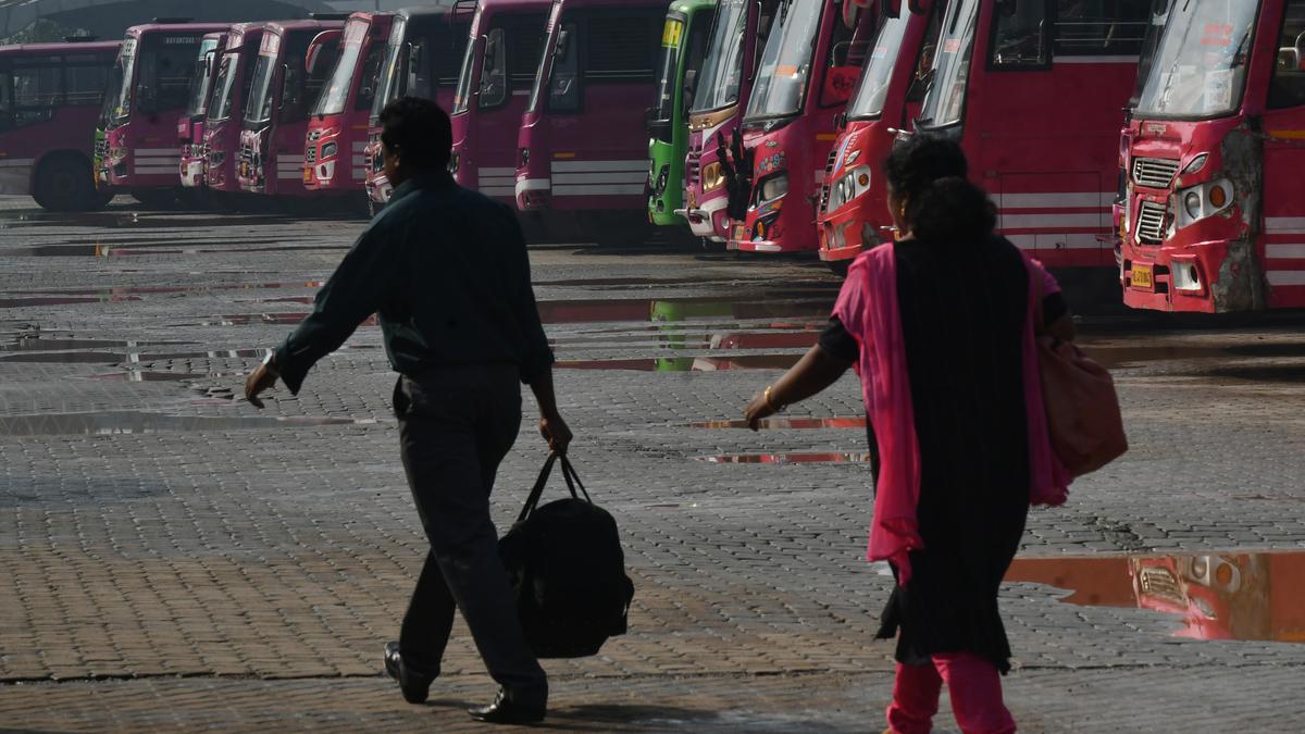 Private bus strike hampers movement of people in suburban Kochi - The Hindu