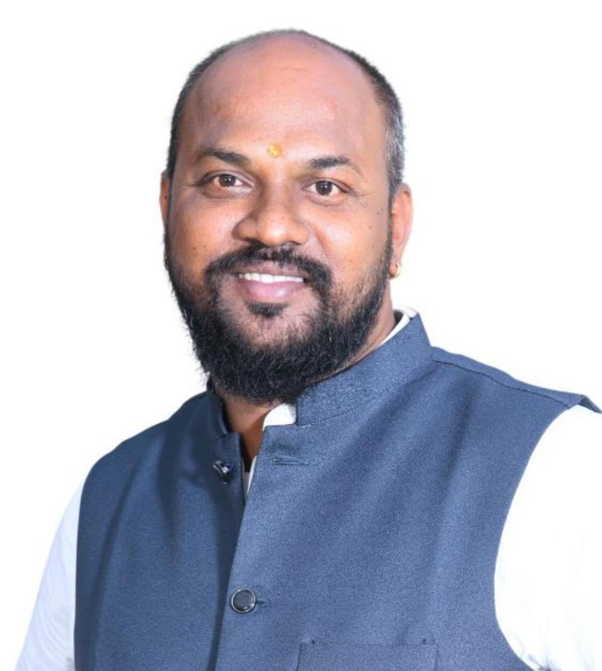 Triple graduates, foreign educated among Independent candidates in ...