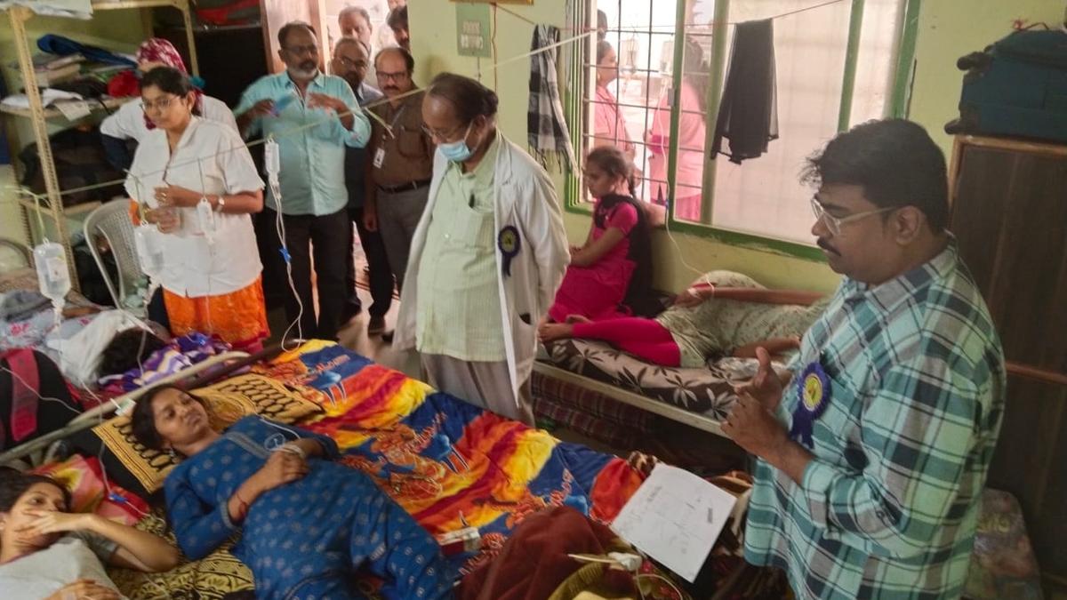 30 students of SRIT college admitted to hospital for food poisoning in Anantapur - The Hindu