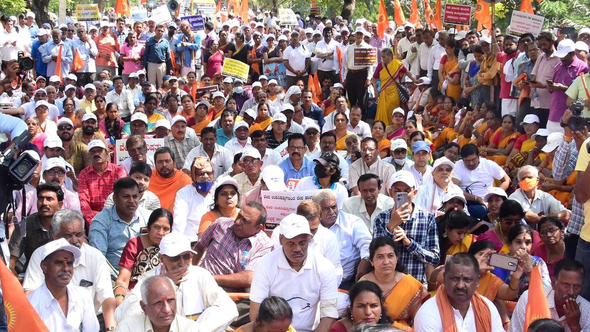 Brahmins’ stir against Mallesh - The Hindu