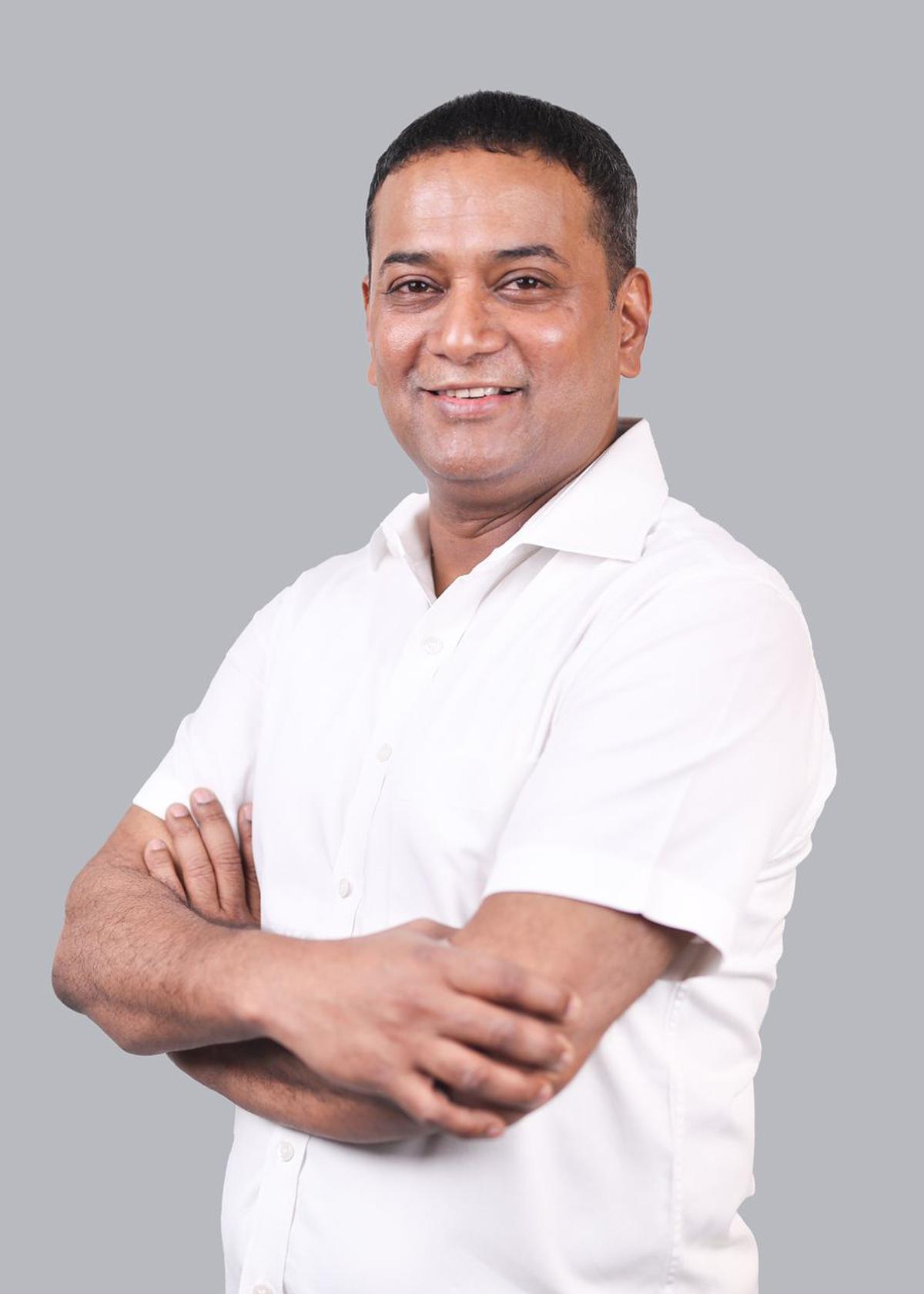 Heat, excitement and garland of apples on Mansoor Ali Khan’s campaign ...