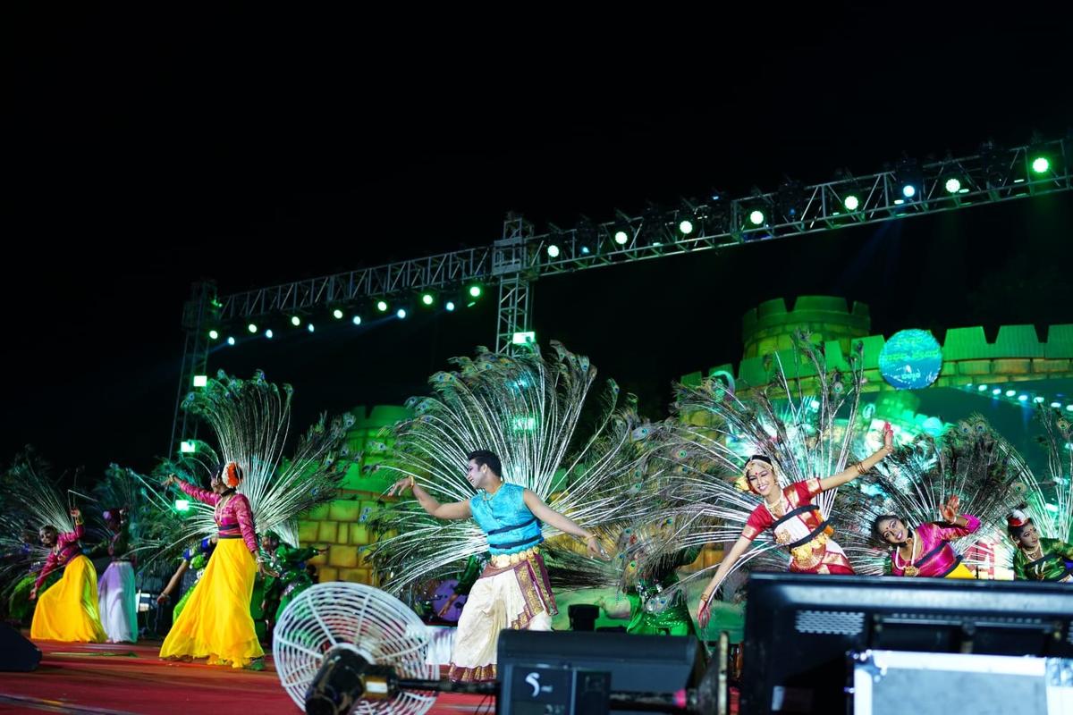 Ballari Utsav ends with colourful cultural performances - The Hindu