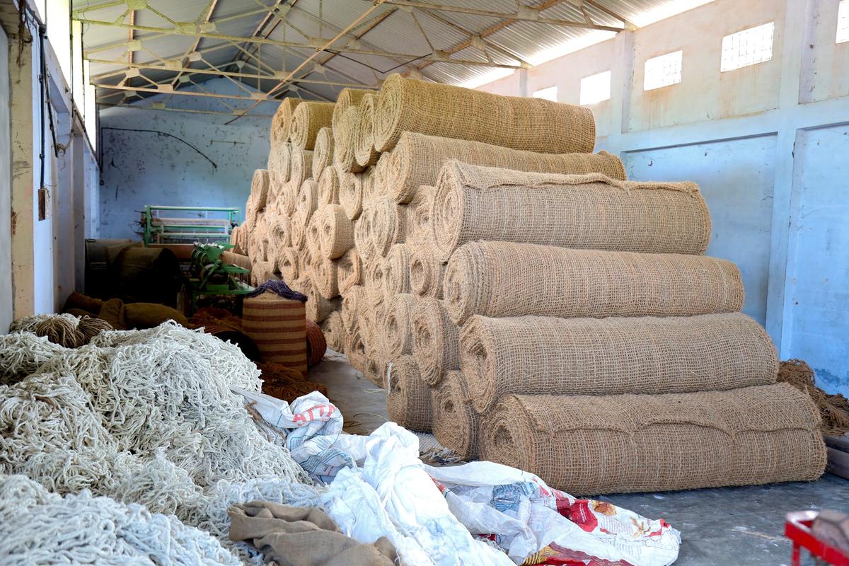 Kerala’s coir sector in tatters - The Hindu