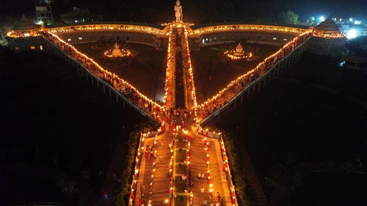 Deepotsavam celebrated in Ramanarayanam temple - The Hindu