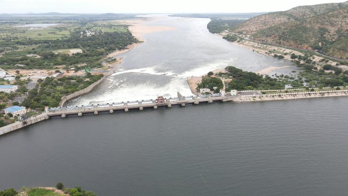 Discharge from Somasila reservoir increased as the Penna river swells ...