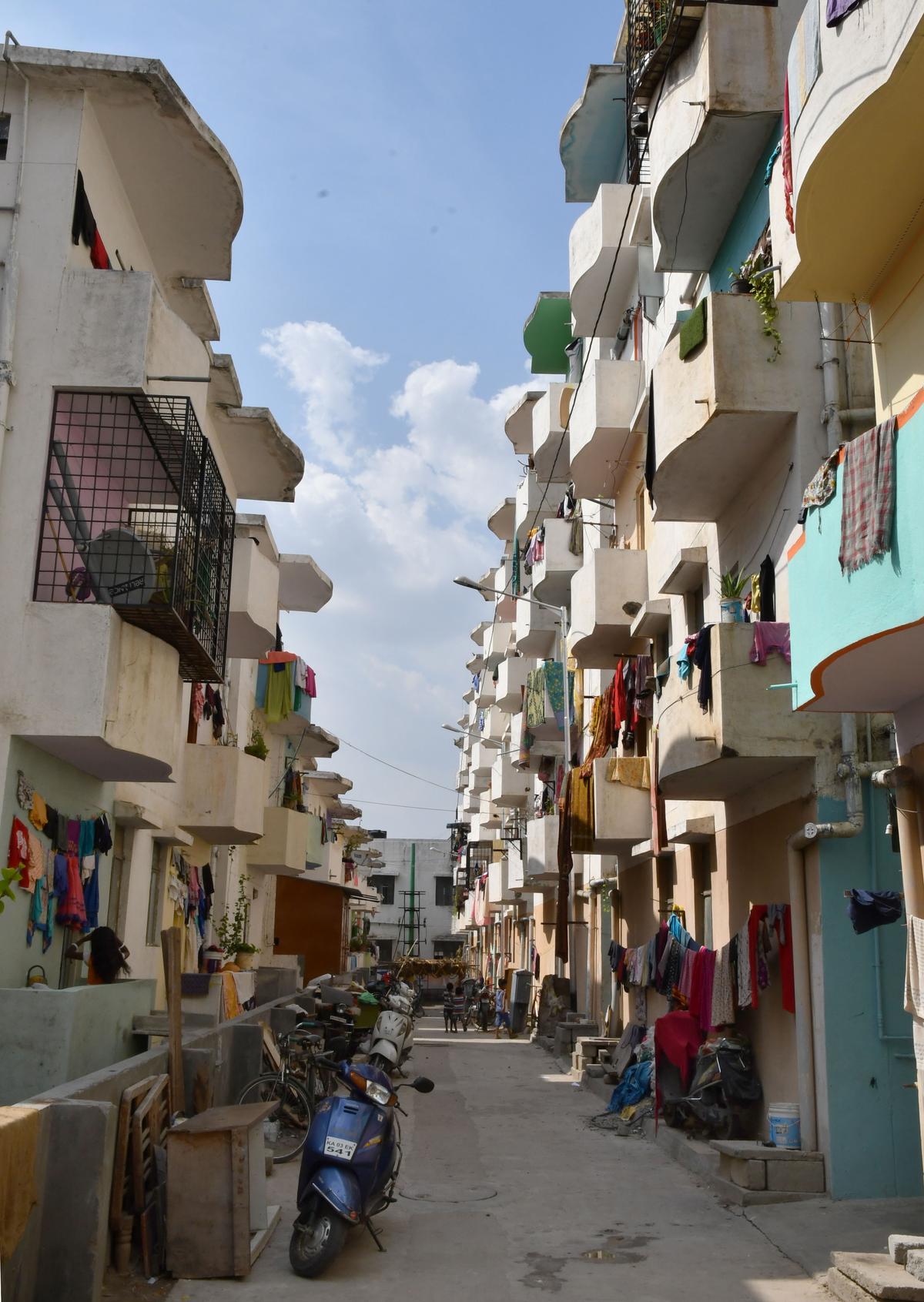 Only 17% of targeted houses of 5.17 lakh constructed: CAG report - The ...