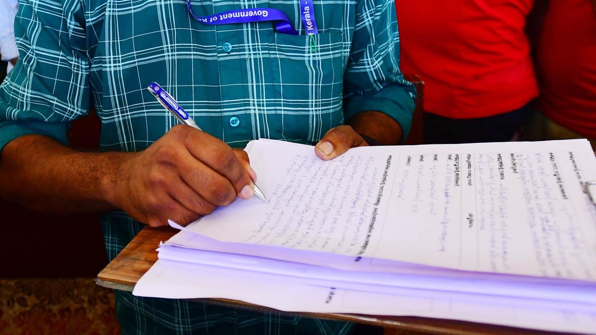 Dramatic scenes in Poopara town as Revenue department evicts 89 ...